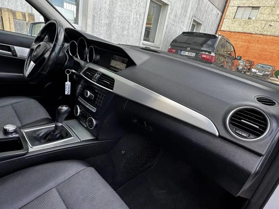 Zils Mercedes-Benz C 200 2012 Daugavpils, ar dzinēja tilpumu 2.10 L un nobraukumu 312 tūkst. km par 5990 €, foto 16 vietnē AUTOMOTO.COM.LV