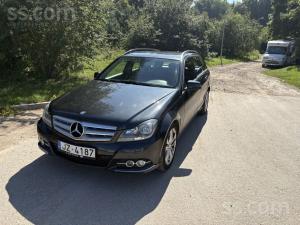 Blue Mercedes-Benz C 200 2013 in Riga, with an engine capacity of 2.20 L and mileage of 432 thousand km for 4800 €, photo 3 on AUTOMOTO.COM.LV