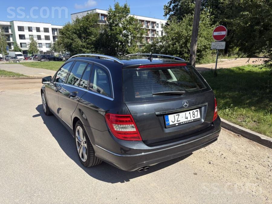 Blue Mercedes-Benz C 200 2013 in Riga, with an engine capacity of 2.20 L and mileage of 432 thousand km for 4800 €, photo 4 on AUTOMOTO.COM.LV