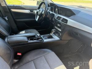 Blue Mercedes-Benz C 200 2013 in Riga, with an engine capacity of 2.20 L and mileage of 432 thousand km for 4800 €, photo 9 on AUTOMOTO.COM.LV
