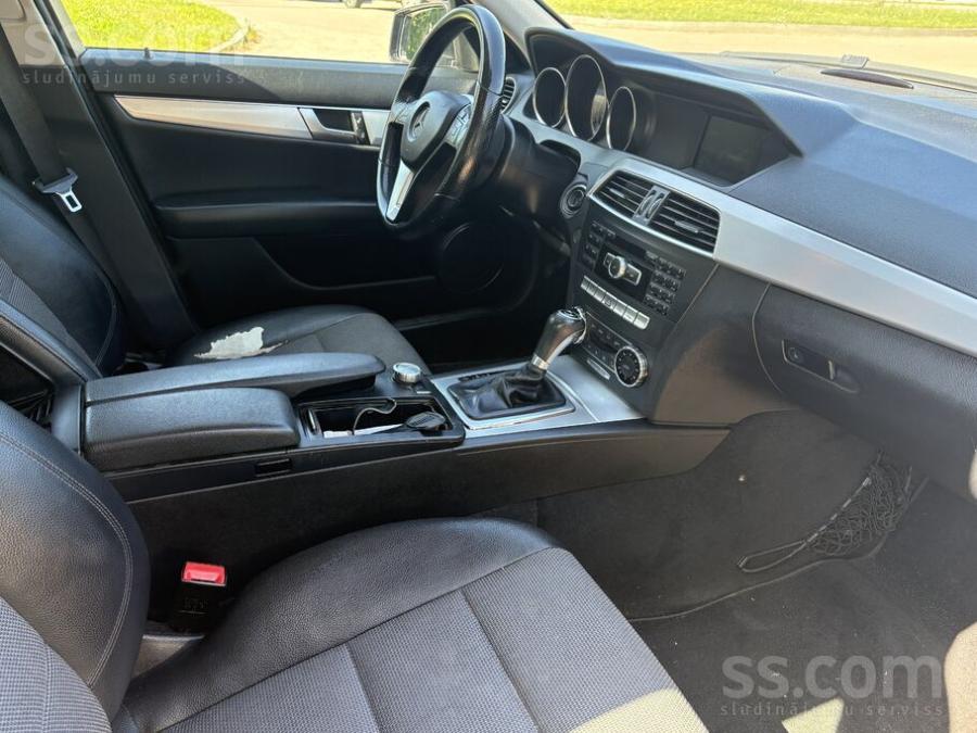 Blue Mercedes-Benz C 200 2013 in Riga, with an engine capacity of 2.20 L and mileage of 432 thousand km for 4800 €, photo 9 on AUTOMOTO.COM.LV