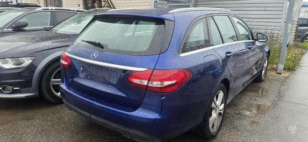 Zils Mercedes-Benz C 200 2015 Panevēža, ar dzinēja tilpumu 1.60 L un nobraukumu 159 tūkst. km par 4650 €, foto 3 vietnē AUTOMOTO.COM.LV
