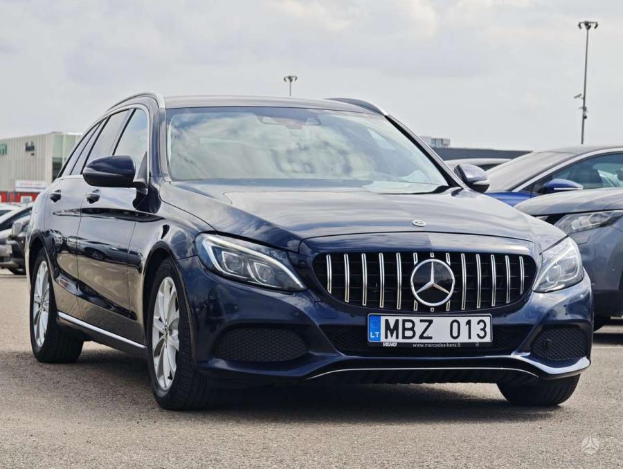 Blue Mercedes-Benz C 200 2017 in Vilnius, with an engine capacity of 2.14 L and mileage of 285 thousand km for 10500 €, photo 1 on AUTOMOTO.COM.LV