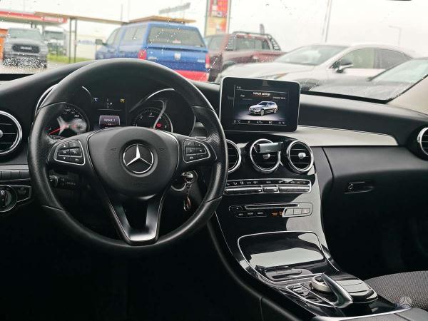 Blue Mercedes-Benz C 200 2017 in Vilnius, with an engine capacity of 2.14 L and mileage of 285 thousand km for 10500 €, photo 4 on AUTOMOTO.COM.LV
