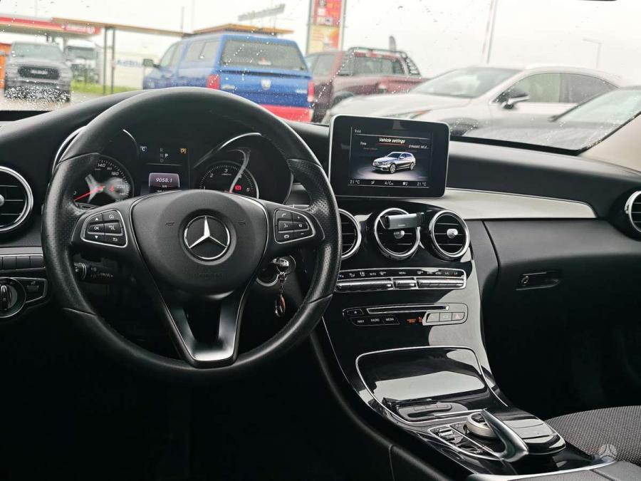 Blue Mercedes-Benz C 200 2017 in Vilnius, with an engine capacity of 2.14 L and mileage of 285 thousand km for 10500 €, photo 5 on AUTOMOTO.COM.LV