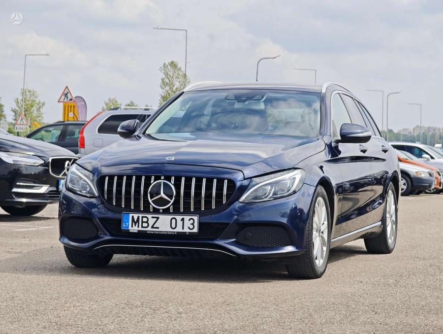 Blue Mercedes-Benz C 200 2017 in Vilnius, with an engine capacity of 2.14 L and mileage of 285 thousand km for 10500 €, photo 6 on AUTOMOTO.COM.LV