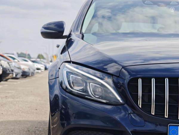 Blue Mercedes-Benz C 200 2017 in Vilnius, with an engine capacity of 2.14 L and mileage of 285 thousand km for 10500 €, photo 6 on AUTOMOTO.COM.LV