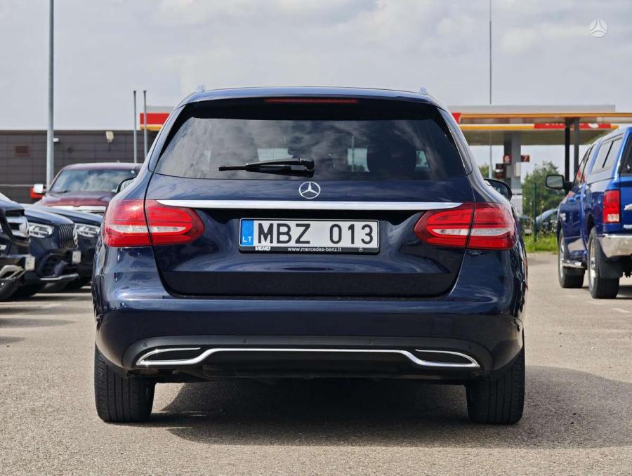 Blue Mercedes-Benz C 200 2017 in Vilnius, with an engine capacity of 2.14 L and mileage of 285 thousand km for 10500 €, photo 9 on AUTOMOTO.COM.LV