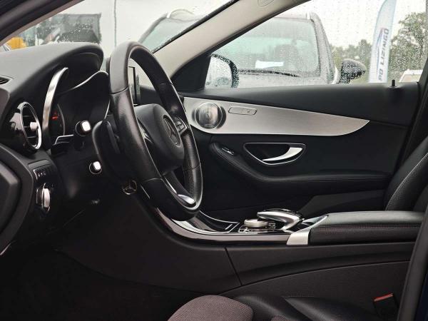 Blue Mercedes-Benz C 200 2017 in Vilnius, with an engine capacity of 2.14 L and mileage of 285 thousand km for 10500 €, photo 9 on AUTOMOTO.COM.LV