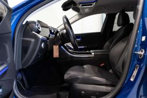 Blue Mercedes-Benz C 200 2022 in Vilnius, with an engine capacity of 1.99 L and mileage of 160 thousand km for 22100 €, photo 15 on AUTOMOTO.COM.LV