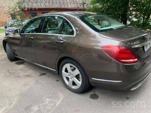 Brown Mercedes-Benz C 200 2014 in Riga, with an engine capacity of 2.00 L and mileage of 130 thousand km for 13900 €, photo 3 on AUTOMOTO.COM.LV