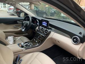 Brown Mercedes-Benz C 200 2014 in Riga, with an engine capacity of 2.00 L and mileage of 130 thousand km for 13900 €, photo 4 on AUTOMOTO.COM.LV