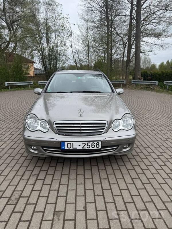 Brown Mercedes-Benz C 200 2006 in Riga, with an engine capacity of 2.10 L and mileage of 288 thousand km for 2380 €, photo 1 on AUTOMOTO.COM.LV