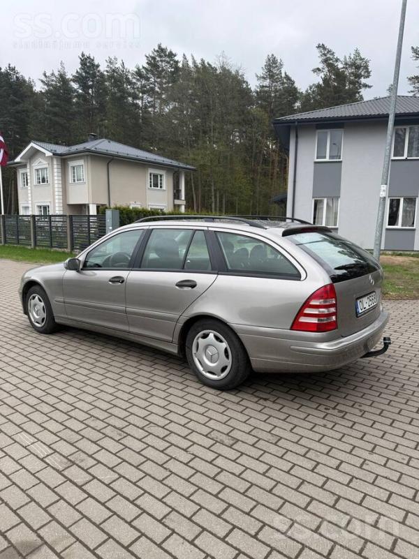 Brown Mercedes-Benz C 200 2006 in Riga, with an engine capacity of 2.10 L and mileage of 288 thousand km for 2380 €, photo 4 on AUTOMOTO.COM.LV
