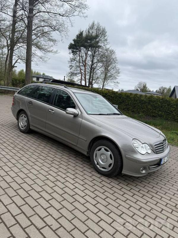 Brown Mercedes-Benz C 200 2006 in Riga, with an engine capacity of 2.10 L and mileage of 288 thousand km for 2380 €, photo 5 on AUTOMOTO.COM.LV