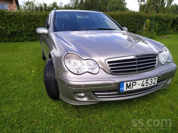 Мерседес Ц 200 2006 в Айзкраукле на AUTOMOTO.COM.LV Коричневый Мерседес Ц 200 2006 в Айзкраукле, объемом двигателя 2.10 л и пробегом 368 тыс. км за 1700 €, фото 3 на AUTOMOTO.COM.LV