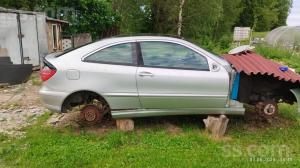 Mercedes-Benz C 200 2001 in Ogre, with an engine capacity of 2.00 L and mileage of 300 thousand km for 1100 €, photo 5 on AUTOMOTO.COM.LV