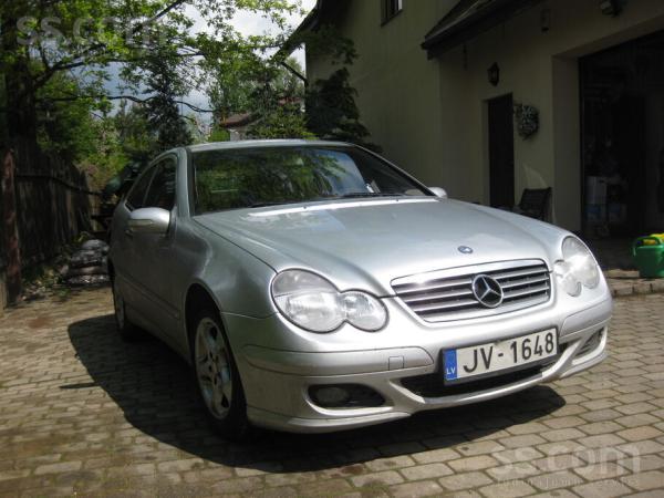 Mercedes-Benz C 200 2005 in Riga, with an engine capacity of 2.10 L and mileage of 307 thousand km for 1750 €, photo 3 on AUTOMOTO.COM.LV