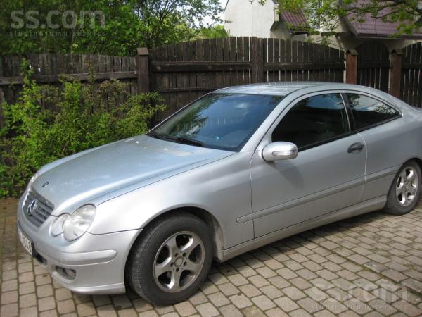 Mercedes-Benz C 200 2005 in Riga, with an engine capacity of 2.10 L and mileage of 307 thousand km for 1750 €, photo 4 on AUTOMOTO.COM.LV