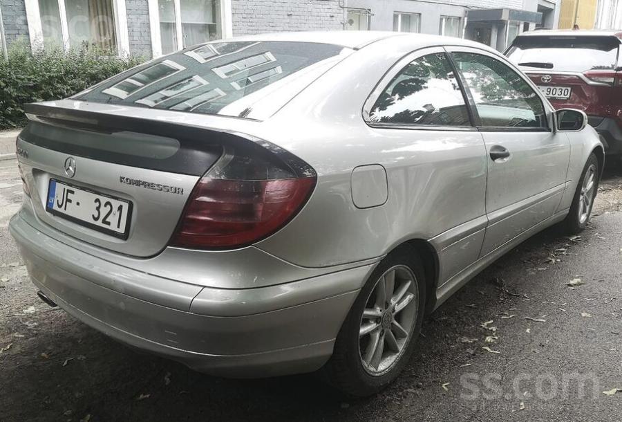Pelēks Mercedes-Benz C 200 2001 Rīga, ar dzinēja tilpumu 2.00 L un nobraukumu 220 tūkst. km par 1200 €, foto 3 vietnē AUTOMOTO.COM.LV