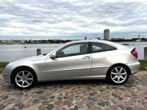 Pelēks Mercedes-Benz C 200 2003 Rīga, ar dzinēja tilpumu 1.80 L un nobraukumu 149 tūkst. km par 4300 €, foto 3 vietnē AUTOMOTO.COM.LV