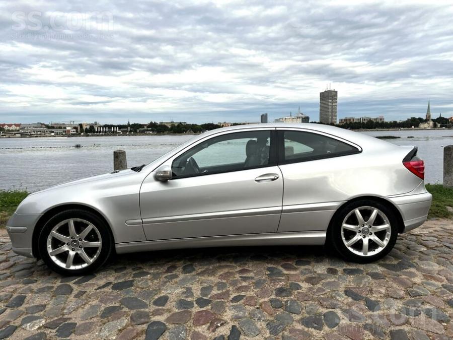 Pelēks Mercedes-Benz C 200 2003 Rīga, ar dzinēja tilpumu 1.80 L un nobraukumu 149 tūkst. km par 4300 €, foto 3 vietnē AUTOMOTO.COM.LV