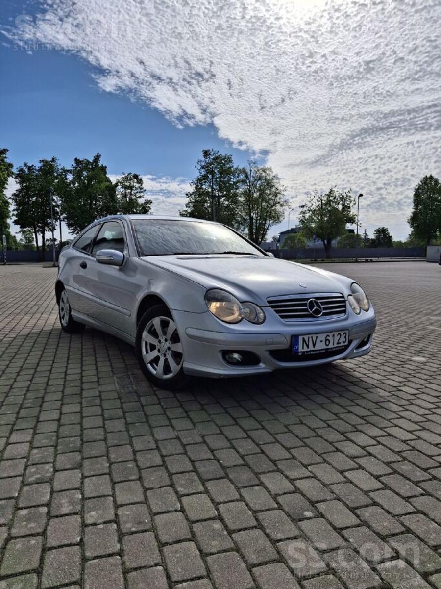 Pelēks Mercedes-Benz C 200 2004 Dobele, ar dzinēja tilpumu 2.20 L un nobraukumu 360 tūkst. km par 2500 €, foto 3 vietnē AUTOMOTO.COM.LV