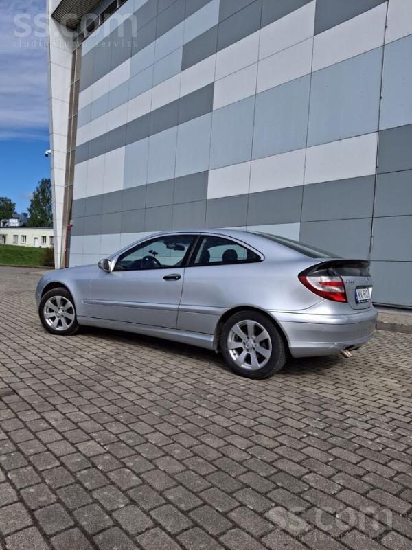 Grey Mercedes-Benz C 200 2004 in Dobele, with an engine capacity of 2.20 L and mileage of 360 thousand km for 2500 €, photo 3 on AUTOMOTO.COM.LV