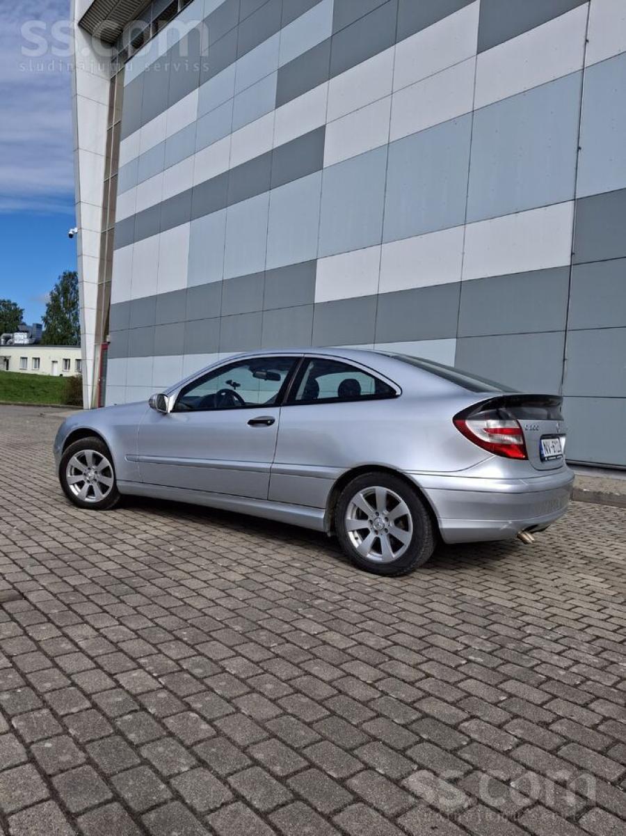 Pelēks Mercedes-Benz C 200 2004 Dobele, ar dzinēja tilpumu 2.20 L un nobraukumu 360 tūkst. km par 2500 €, foto 4 vietnē AUTOMOTO.COM.LV
