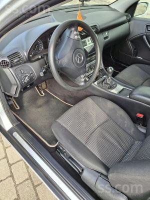 Pelēks Mercedes-Benz C 200 2004 Dobele, ar dzinēja tilpumu 2.20 L un nobraukumu 360 tūkst. km par 2500 €, foto 6 vietnē AUTOMOTO.COM.LV