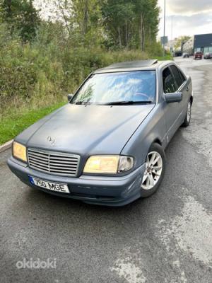 Pelēks Mercedes-Benz C 200 1993 Tallina, ar dzinēja tilpumu 2.00 L un nobraukumu 397 tūkst. km par 1190 €, foto  vietnē AUTOMOTO.COM.LV