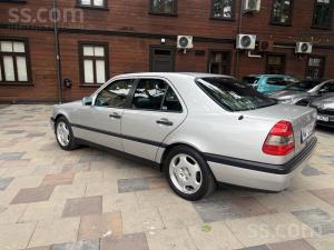 Grey Mercedes-Benz C 200 1996 in Riga, with an engine capacity of 2.00 L and mileage of 168 thousand km for 5500 €, photo 3 on AUTOMOTO.COM.LV