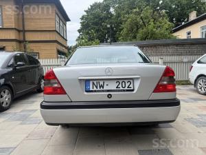 Grey Mercedes-Benz C 200 1996 in Riga, with an engine capacity of 2.00 L and mileage of 168 thousand km for 5500 €, photo 5 on AUTOMOTO.COM.LV