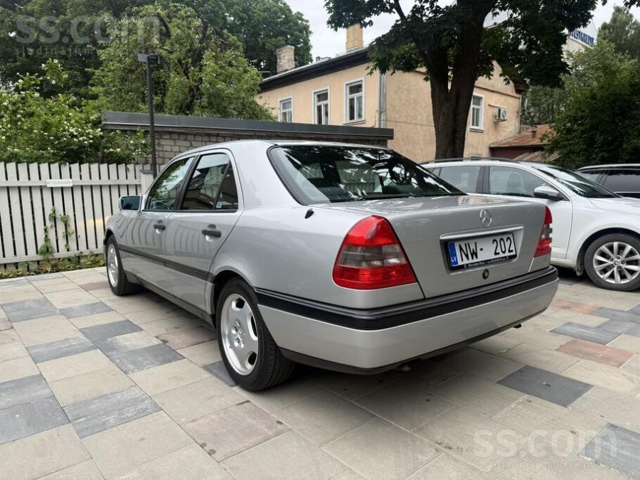 Grey Mercedes-Benz C 200 1996 in Riga, with an engine capacity of 2.00 L and mileage of 168 thousand km for 5500 €, photo 6 on AUTOMOTO.COM.LV