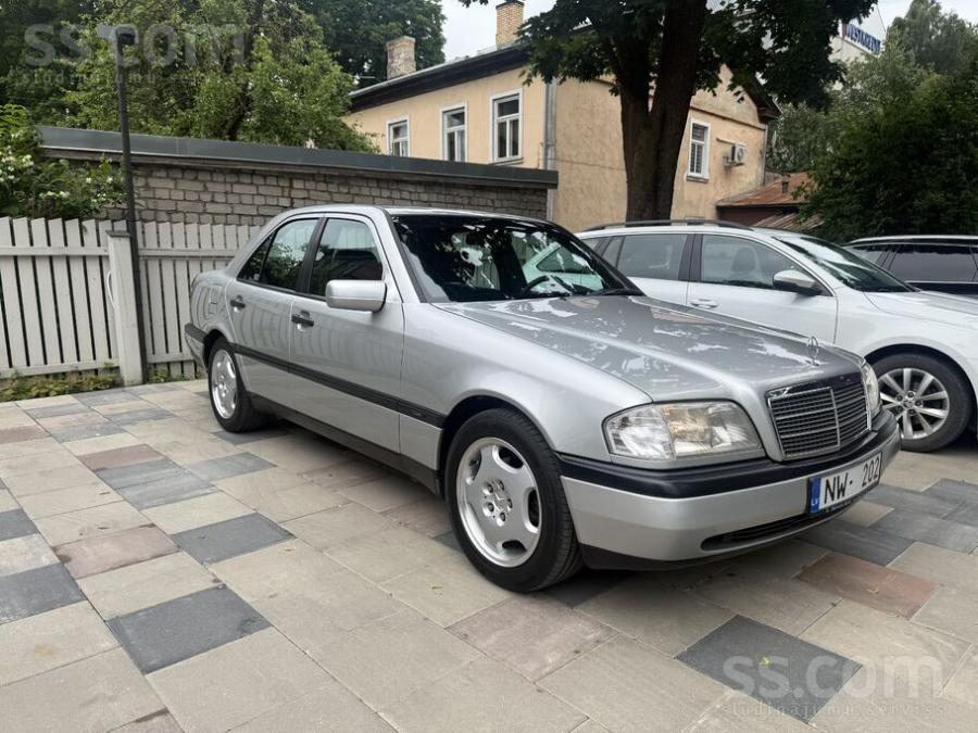Grey Mercedes-Benz C 200 1996 in Riga, with an engine capacity of 2.00 L and mileage of 168 thousand km for 5500 €, photo 7 on AUTOMOTO.COM.LV