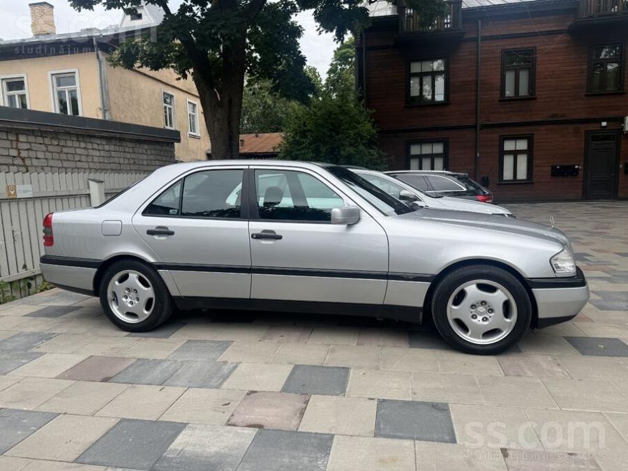 Grey Mercedes-Benz C 200 1996 in Riga, with an engine capacity of 2.00 L and mileage of 168 thousand km for 5500 €, photo 8 on AUTOMOTO.COM.LV