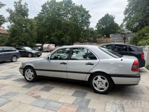 Grey Mercedes-Benz C 200 1996 in Riga, with an engine capacity of 2.00 L and mileage of 168 thousand km for 5500 €, photo 9 on AUTOMOTO.COM.LV