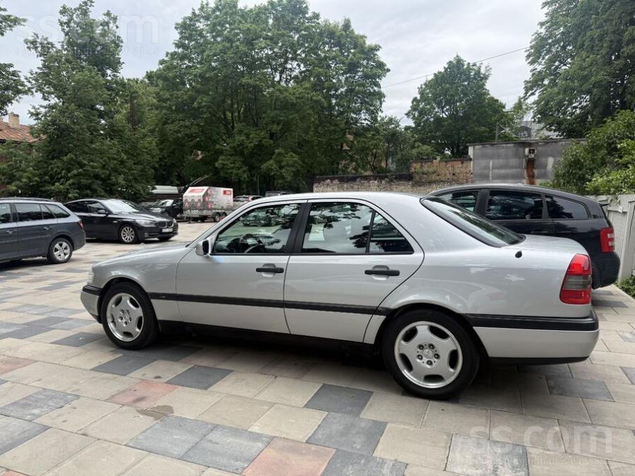 Grey Mercedes-Benz C 200 1996 in Riga, with an engine capacity of 2.00 L and mileage of 168 thousand km for 5500 €, photo 9 on AUTOMOTO.COM.LV