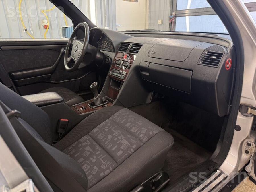 Grey Mercedes-Benz C 200 1996 in Riga, with an engine capacity of 2.00 L and mileage of 168 thousand km for 5500 €, photo 11 on AUTOMOTO.COM.LV
