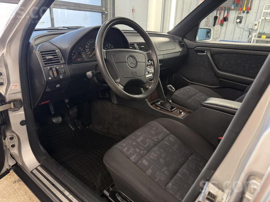 Grey Mercedes-Benz C 200 1996 in Riga, with an engine capacity of 2.00 L and mileage of 168 thousand km for 5500 €, photo 15 on AUTOMOTO.COM.LV