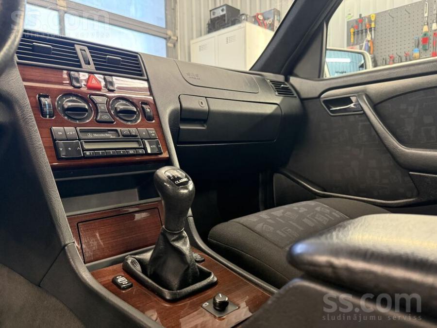 Grey Mercedes-Benz C 200 1996 in Riga, with an engine capacity of 2.00 L and mileage of 168 thousand km for 5500 €, photo 16 on AUTOMOTO.COM.LV