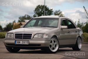 Pelēks Mercedes-Benz C 200 1996 Rīga, ar dzinēja tilpumu 2.00 L un nobraukumu 190 tūkst. km par 3499 €, foto  vietnē AUTOMOTO.COM.LV