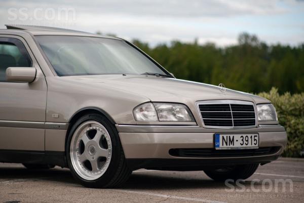 Grey Mercedes-Benz C 200 1996 in Riga, with an engine capacity of 2.00 L and mileage of 190 thousand km for 3499 €, photo 3 on AUTOMOTO.COM.LV