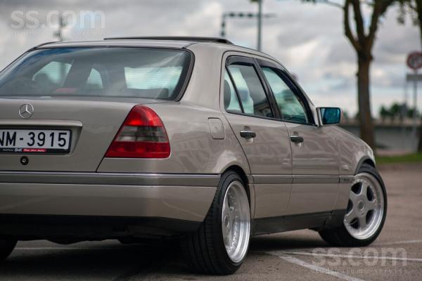 Grey Mercedes-Benz C 200 1996 in Riga, with an engine capacity of 2.00 L and mileage of 190 thousand km for 3499 €, photo 5 on AUTOMOTO.COM.LV