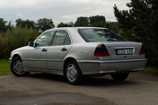 Grey Mercedes-Benz C 200 1999 in Klaipeda, with an engine capacity of 2.15 L and mileage of 236 thousand km for 7000 €, photo 1 on AUTOMOTO.COM.LV