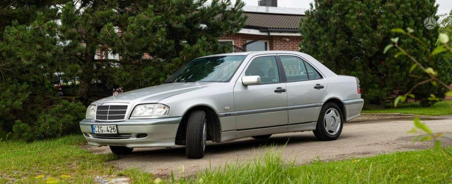 Pelēks Mercedes-Benz C 200 1999 Klaipėda, ar dzinēja tilpumu 2.15 L un nobraukumu 236 tūkst. km par 7000 €, foto 3 vietnē AUTOMOTO.COM.LV