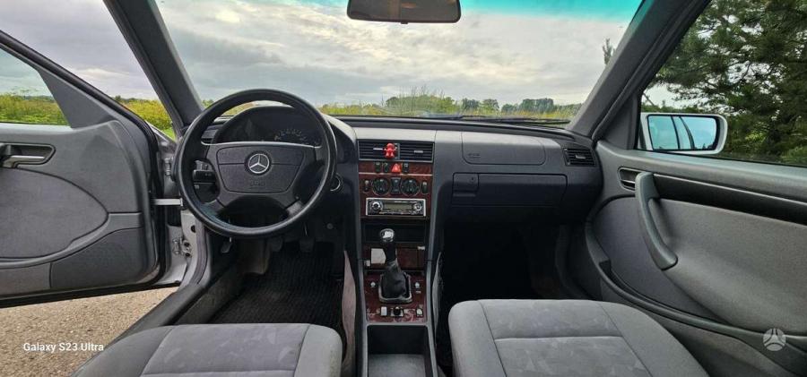 Pelēks Mercedes-Benz C 200 1999 Klaipėda, ar dzinēja tilpumu 2.15 L un nobraukumu 236 tūkst. km par 7000 €, foto 10 vietnē AUTOMOTO.COM.LV