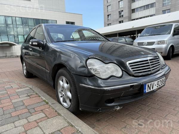 Grey Mercedes-Benz C 200 2000 in Riga, with an engine capacity of 2.00 L and mileage of 0 thousand km for 3400 €, photo 1 on AUTOMOTO.COM.LV