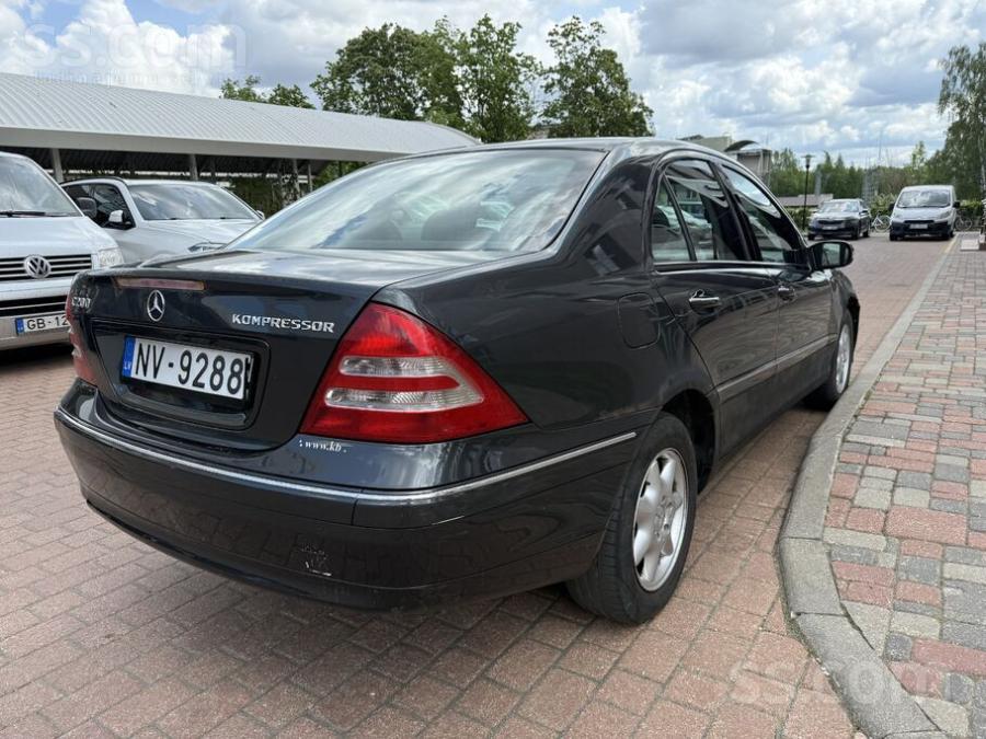Grey Mercedes-Benz C 200 2000 in Riga, with an engine capacity of 2.00 L and mileage of 0 thousand km for 3400 €, photo 3 on AUTOMOTO.COM.LV