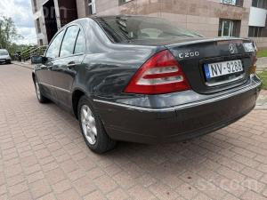 Grey Mercedes-Benz C 200 2000 in Riga, with an engine capacity of 2.00 L and mileage of 0 thousand km for 3400 €, photo 4 on AUTOMOTO.COM.LV